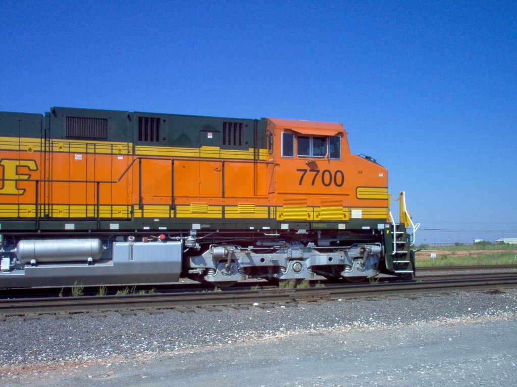 BNSF ES44DC 7700
